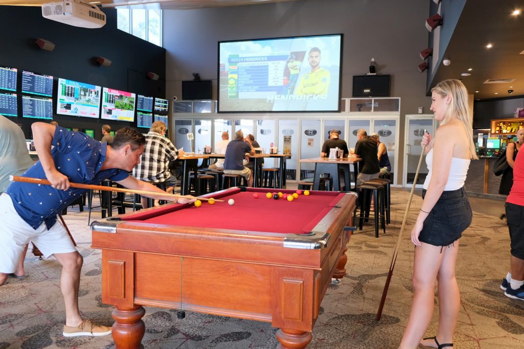 Sports Bar – Park Ridge Tavern